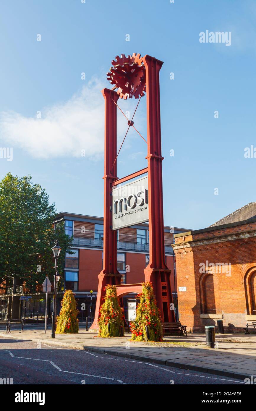 Sculpture at the entrance to the famous Museum of Science and Industry ...