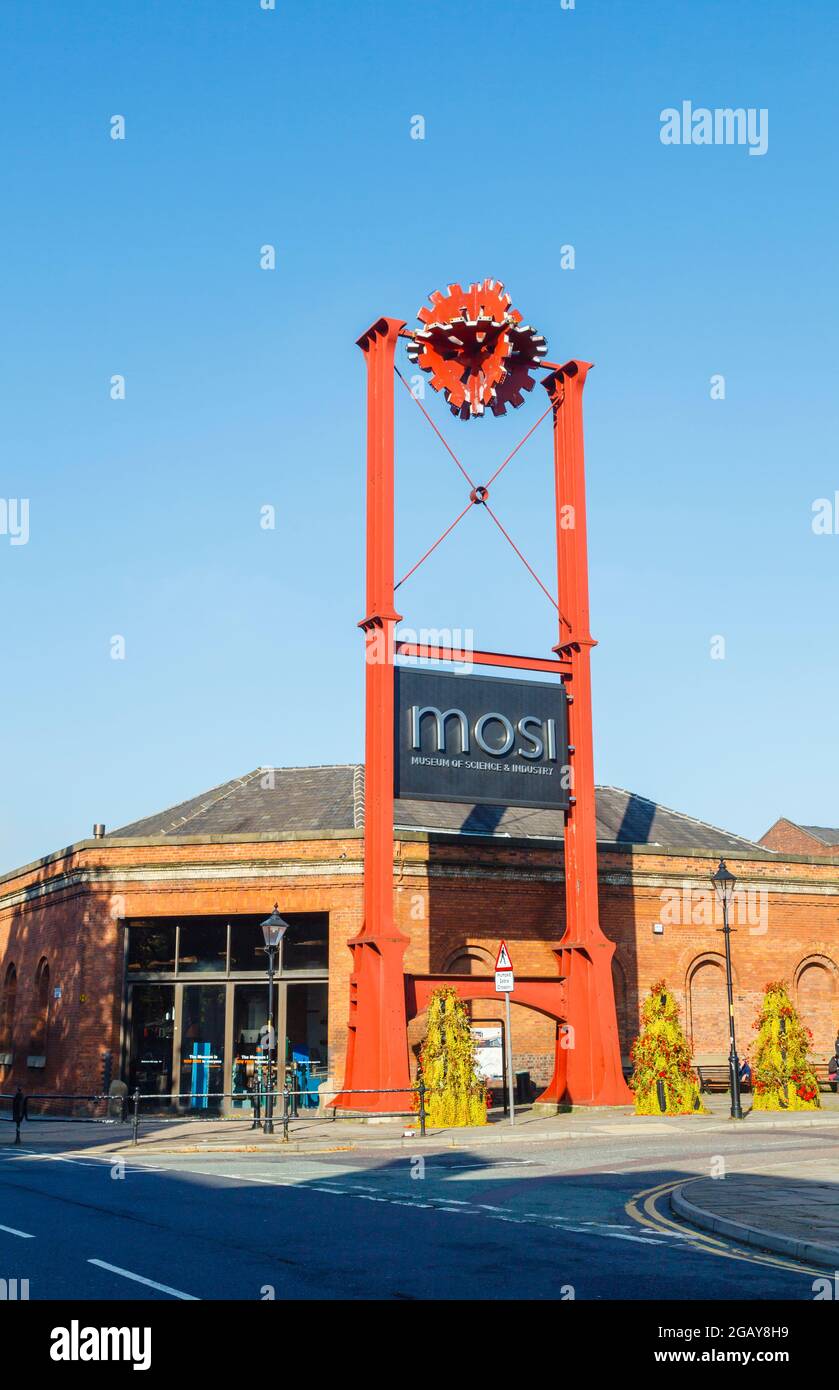 Sculpture at the entrance to the famous Museum of Science and Industry ...