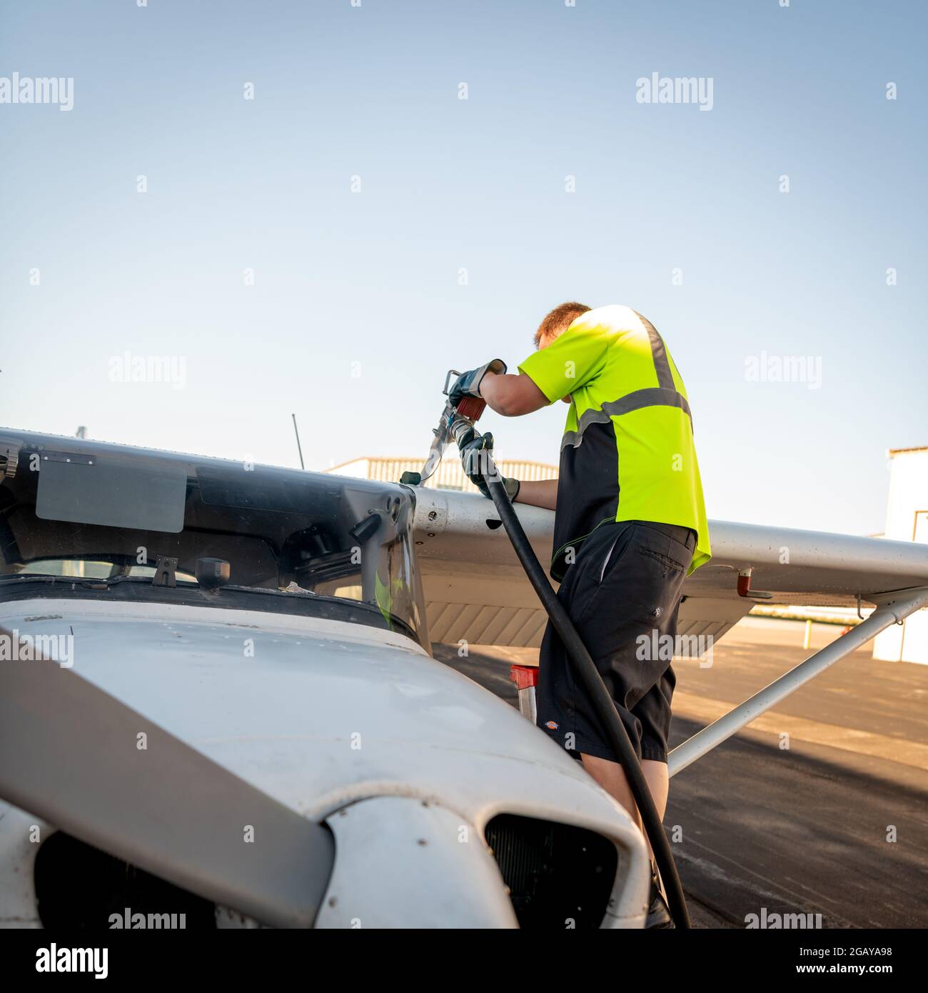 Fueling plane hi-res stock photography and images - Alamy