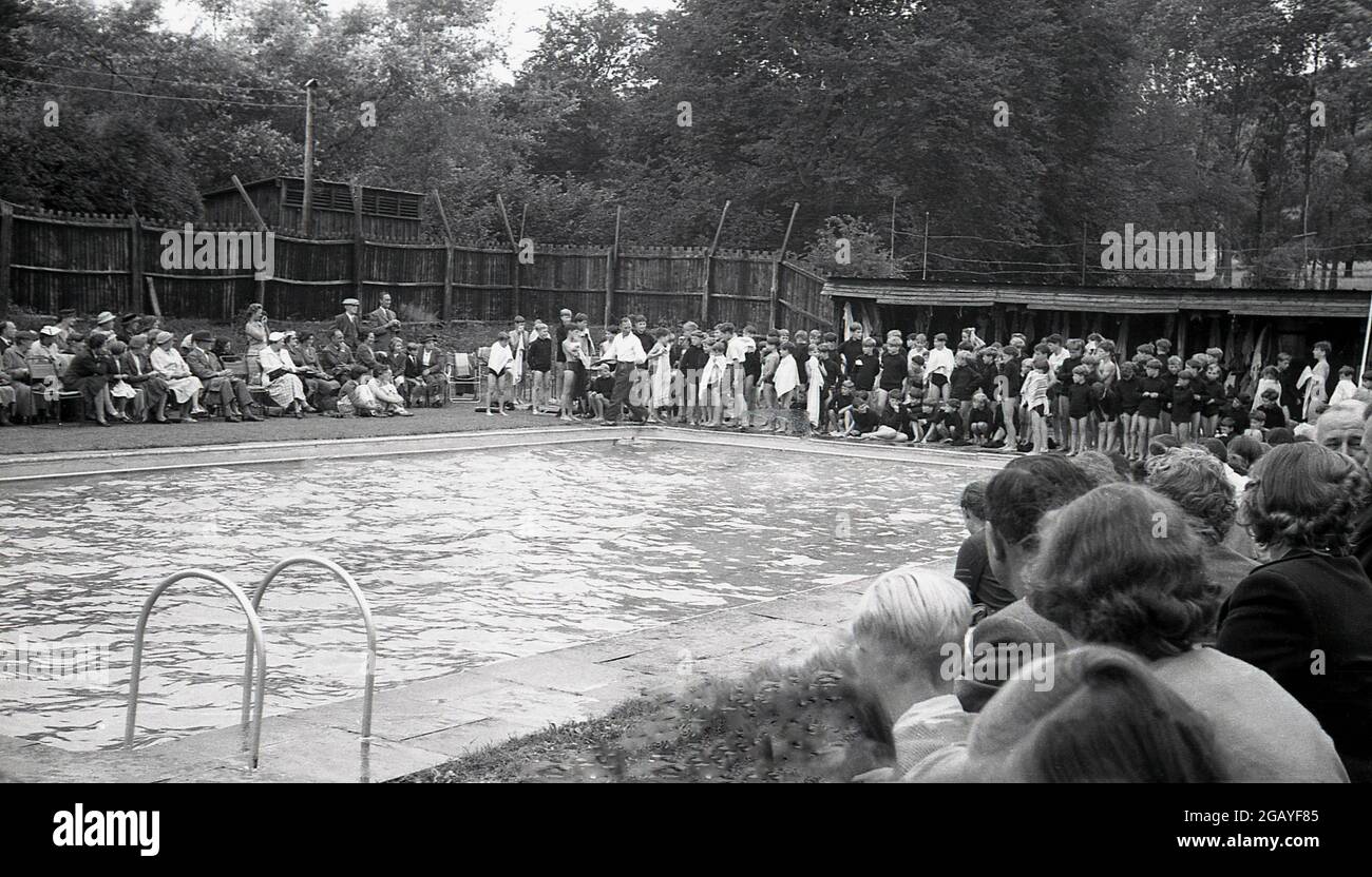 1950s swimming pool hi-res stock photography and images - Alamy