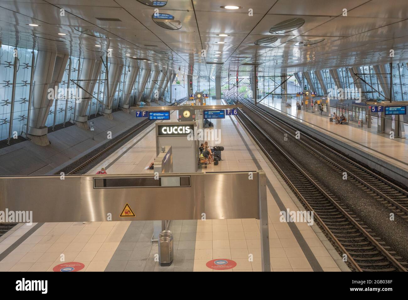 Frankfurt July 2021: High-rise buildings in Frankfurt's banking Stock ...