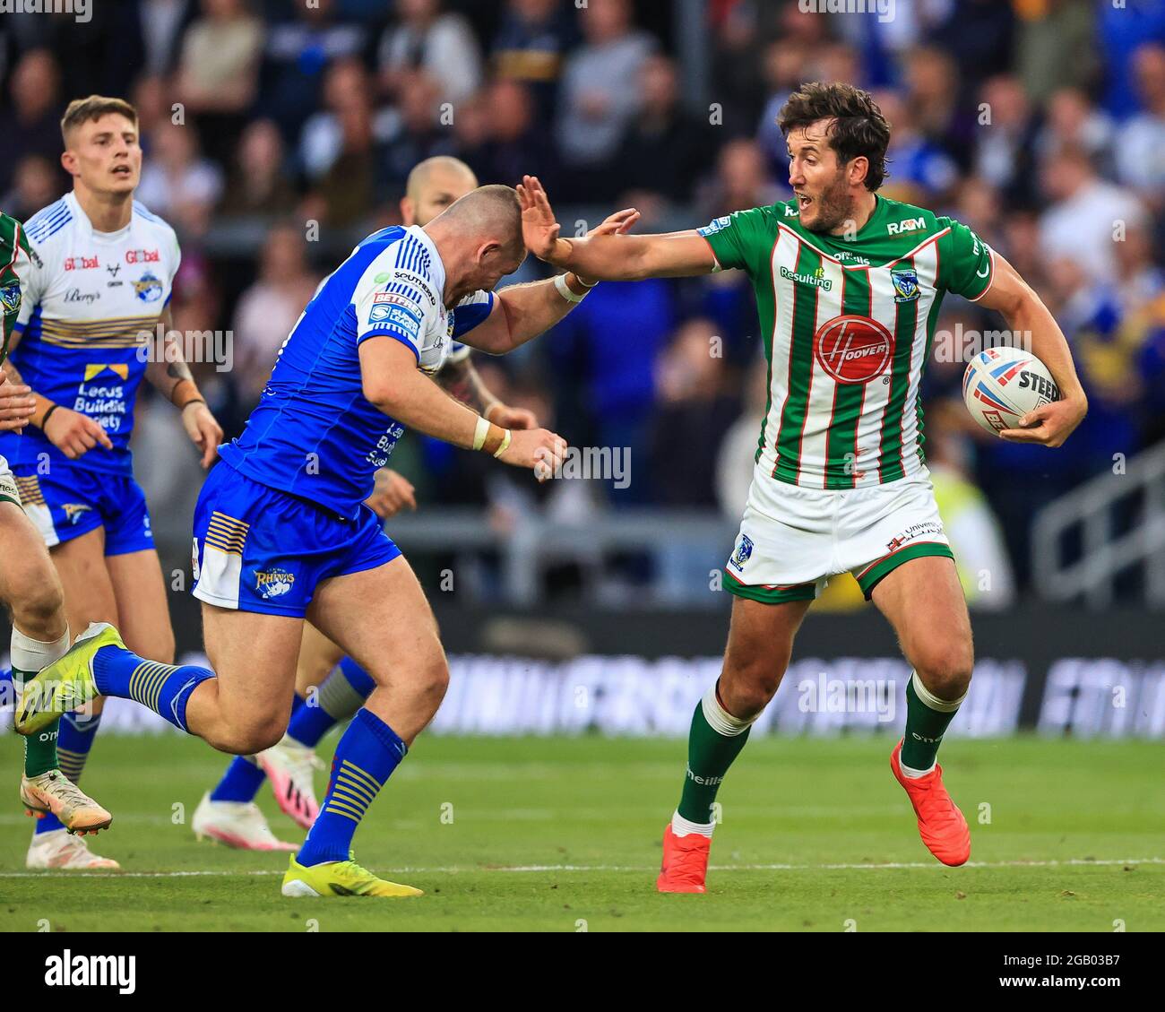 Stefan Ratchford (1) of Warrington Wolves breaks with the ball Stock ...