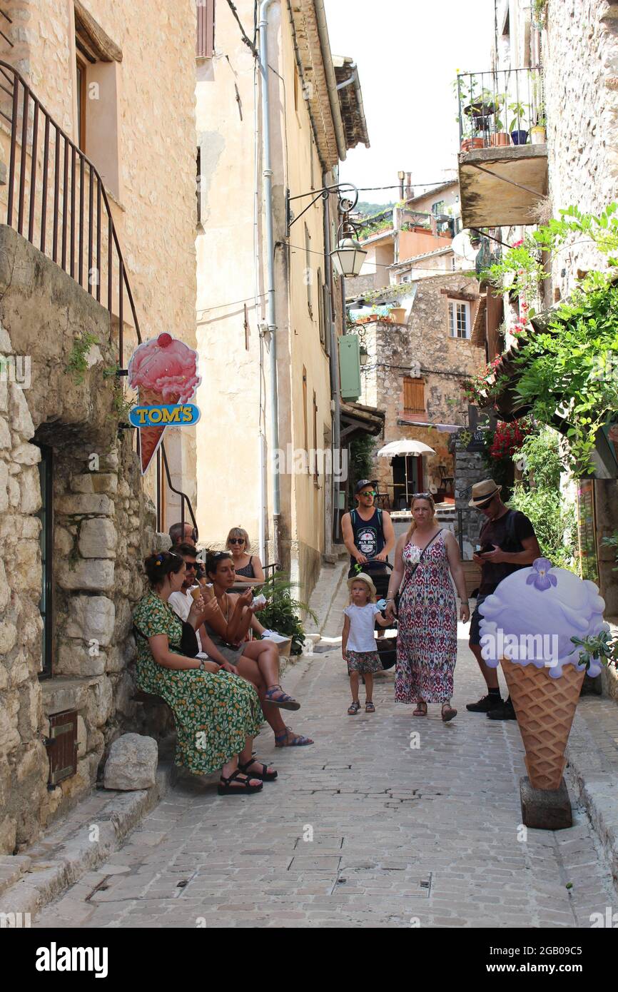Street in Provence Stock Photo - Alamy