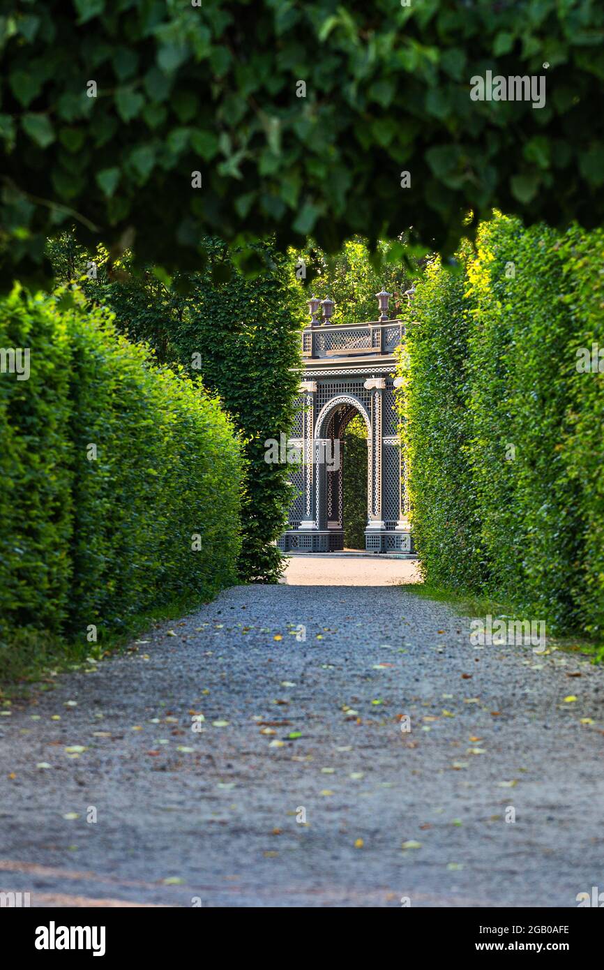 Entrance in the maze Stock Photo - Alamy