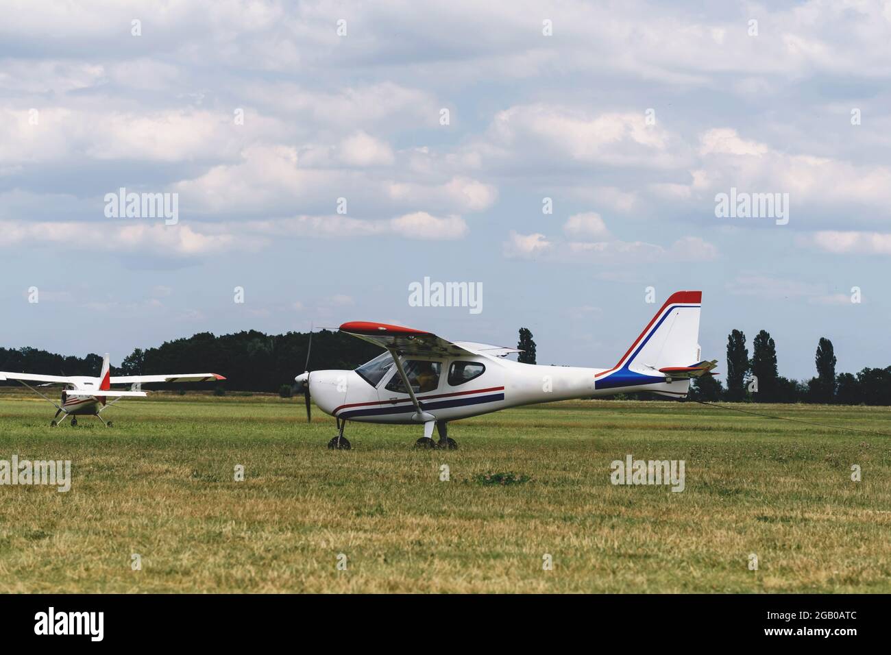 Two wing fly hi-res stock photography and images - Alamy