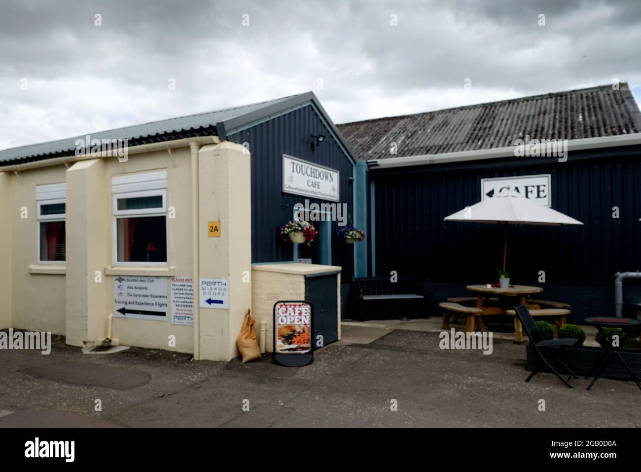 Touchdown cafe hi-res stock photography and images - Alamy