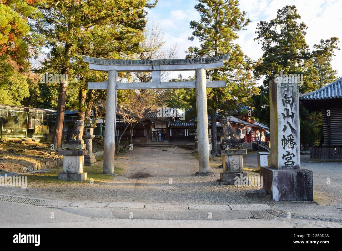 Traditional japanese gate hi-res stock photography and images - Alamy