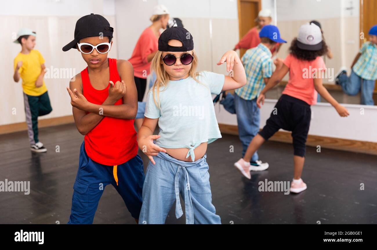 Hip hop dancing kids hi-res stock photography and images - Alamy