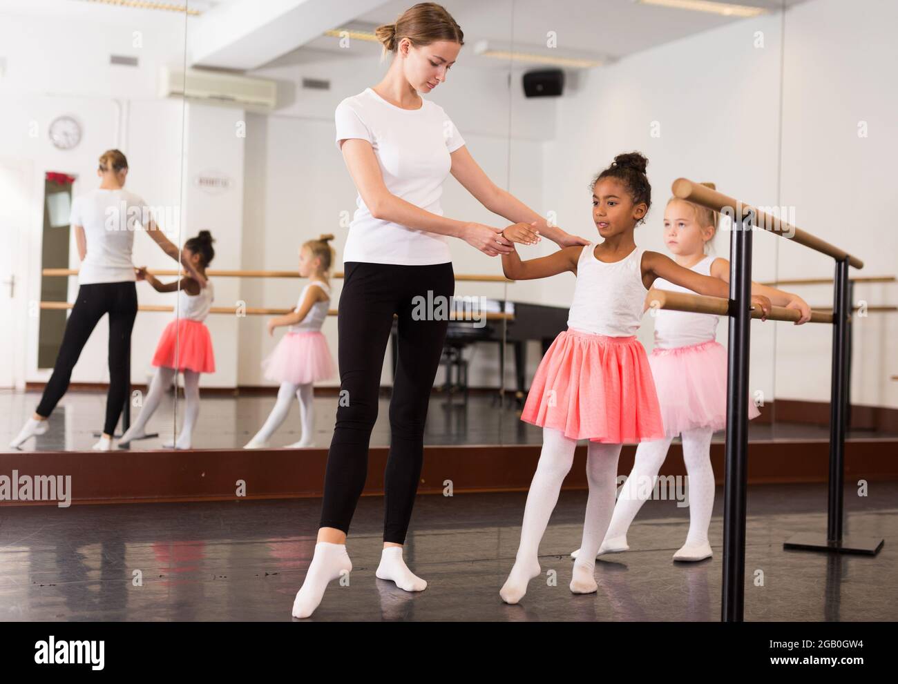 Ballet plie barre hi-res stock photography and images - Alamy