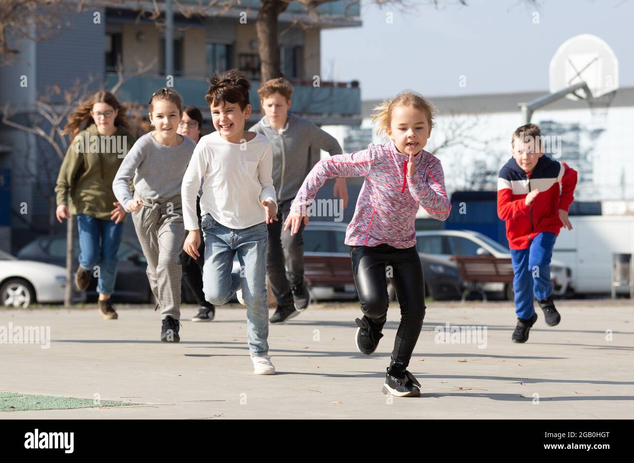 Group of children running down street hi-res stock photography and ...