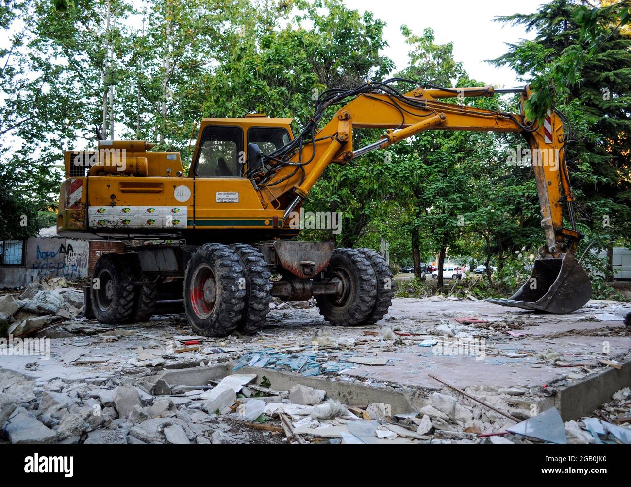 Excavator cleans the construction surface from concrete pieces Stock ...