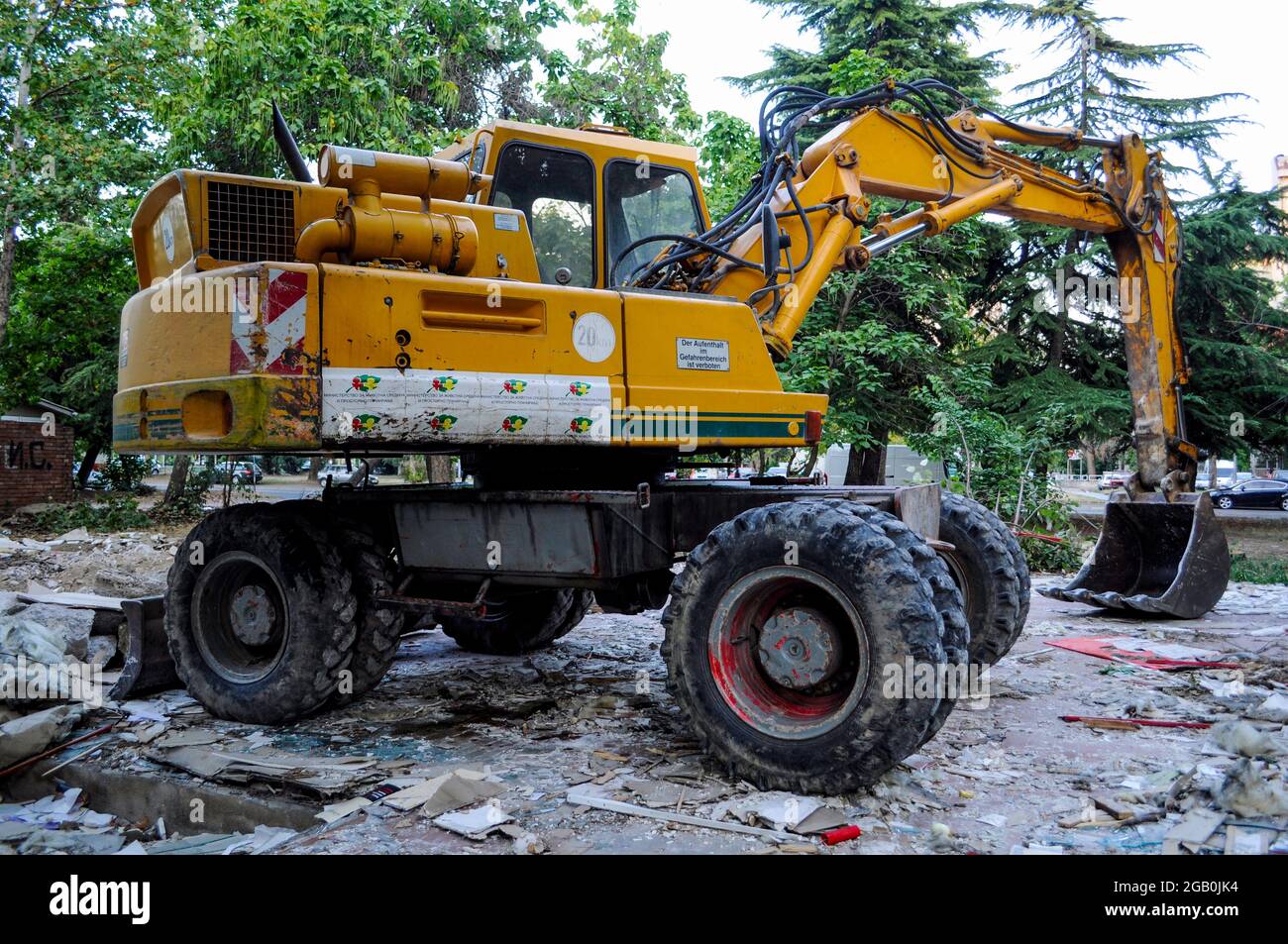 Excavator cleans the construction surface from concrete pieces Stock ...