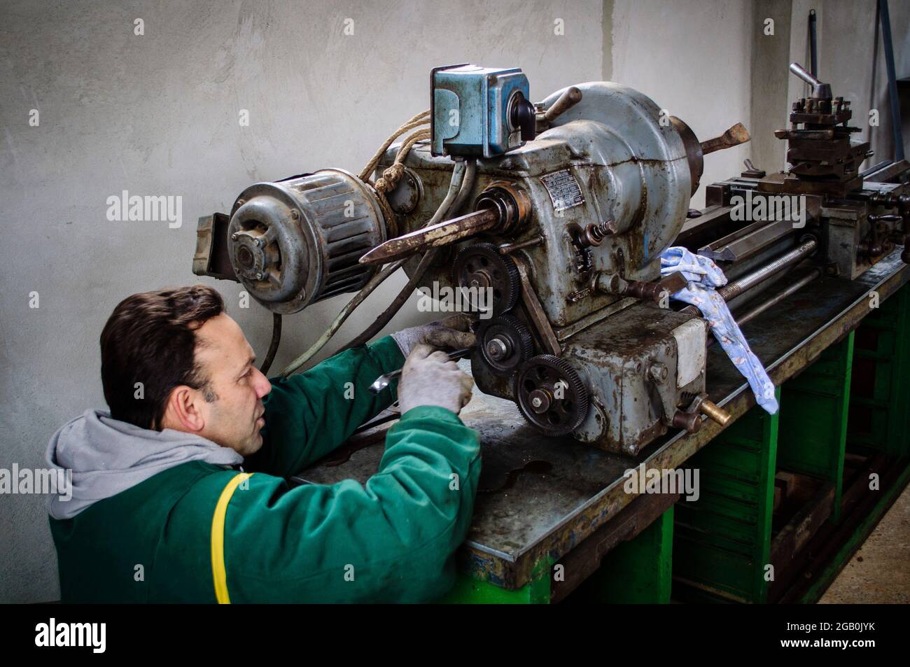 Vintage lathe hi-res stock photography and images - Alamy