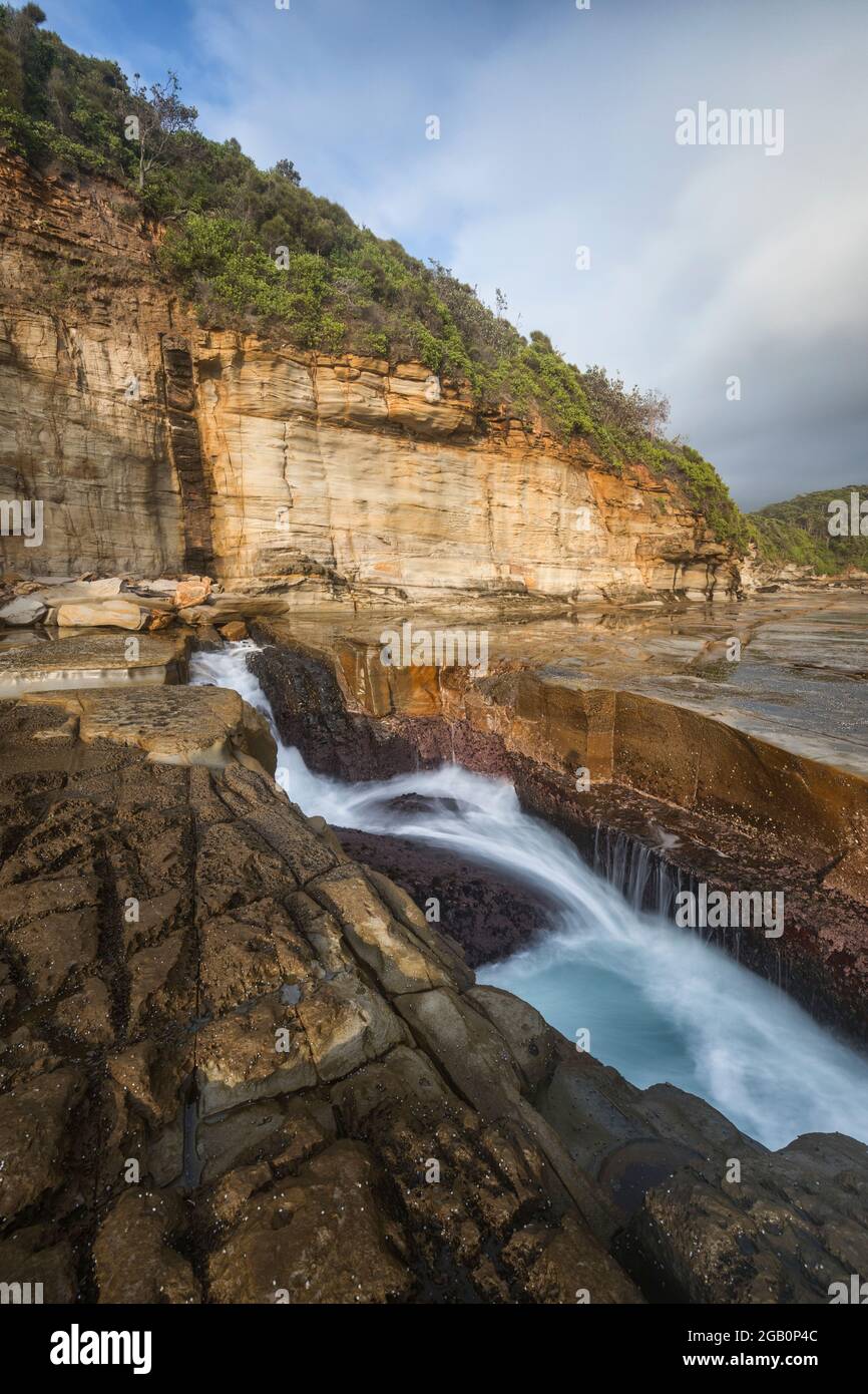 Crack on rock in the water hi-res stock photography and images - Alamy