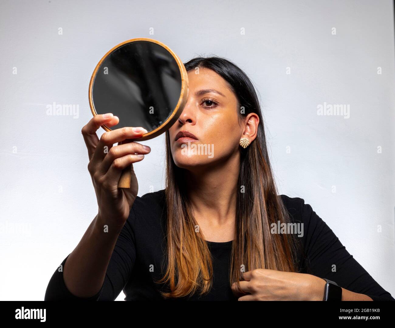 Woman lookin in mirror hair hi-res stock photography and images - Alamy