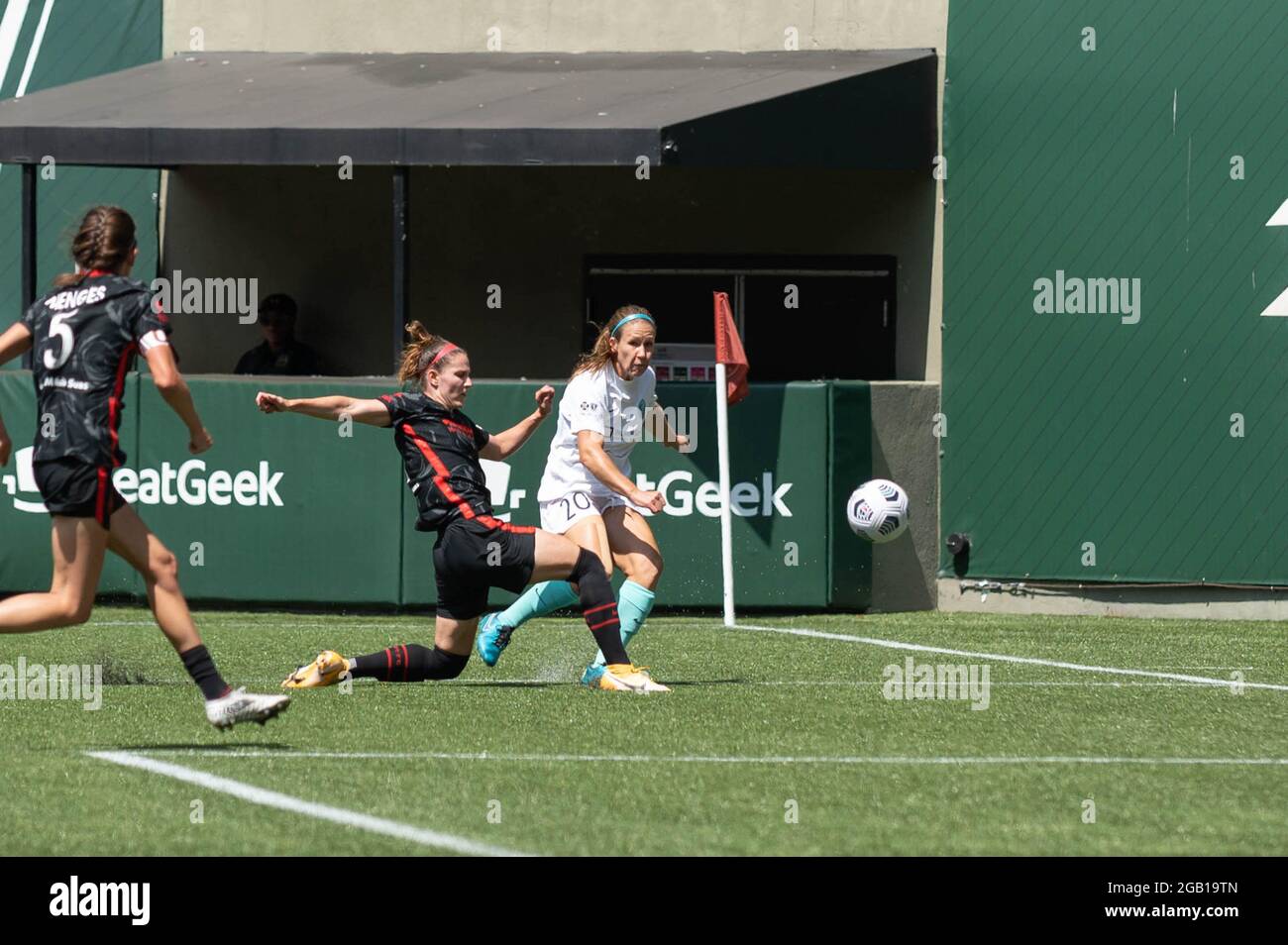 Natalia Kuikka (14 Portland Thorns) against Mallory Weber (20 Kansas ...