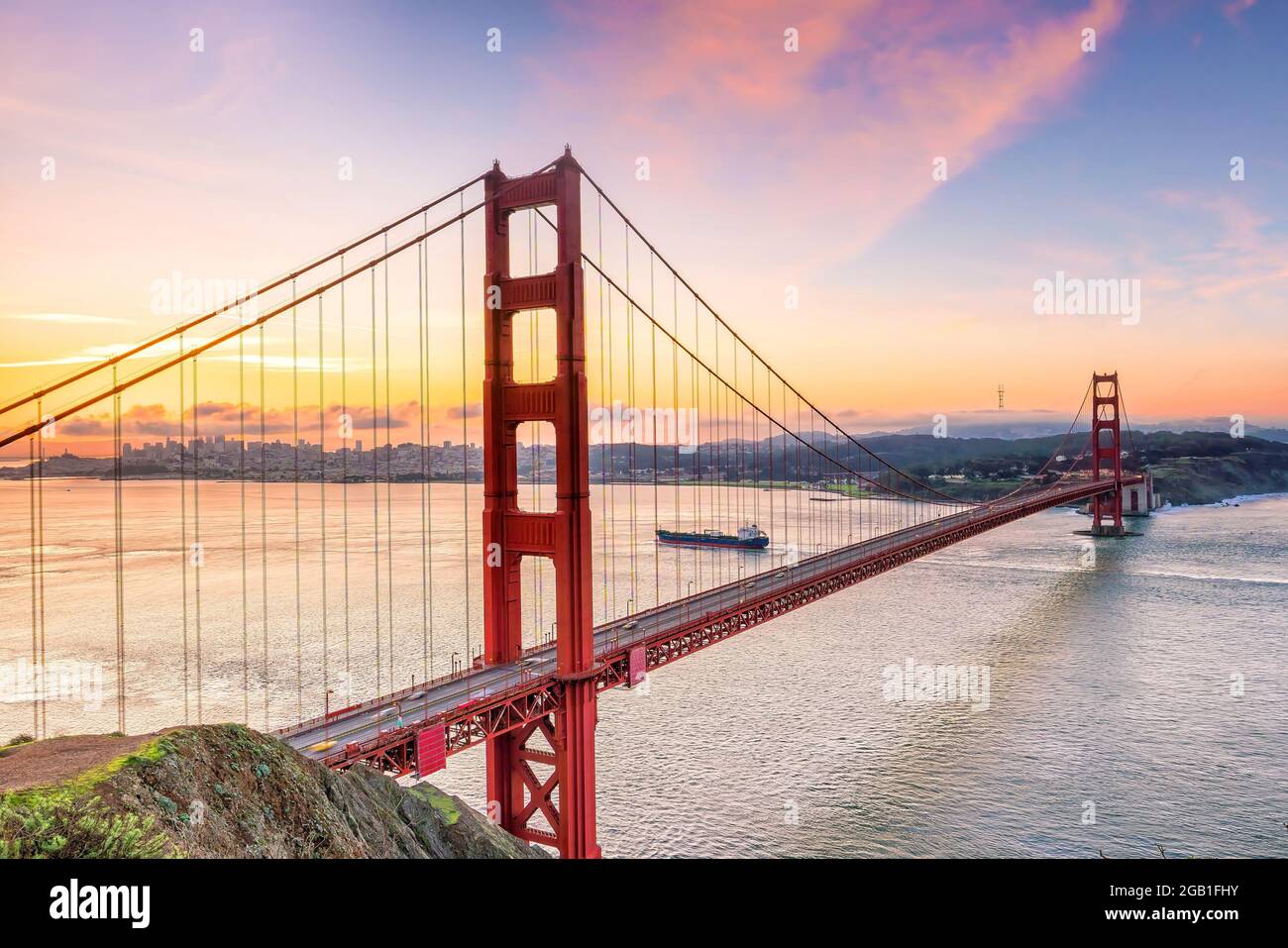 Famous Golden Gate Bridge, San Francisco at sunset, USA Stock Photo - Alamy