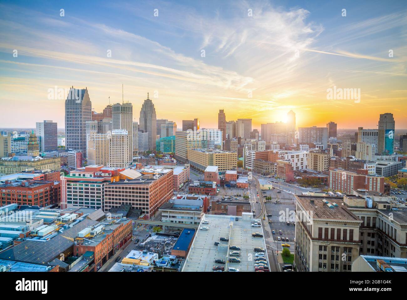 Detroit skyline downtown street view hi-res stock photography and ...