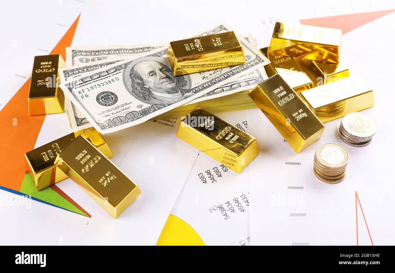 Pile gold bars and coins hi-res stock photography and images - Alamy