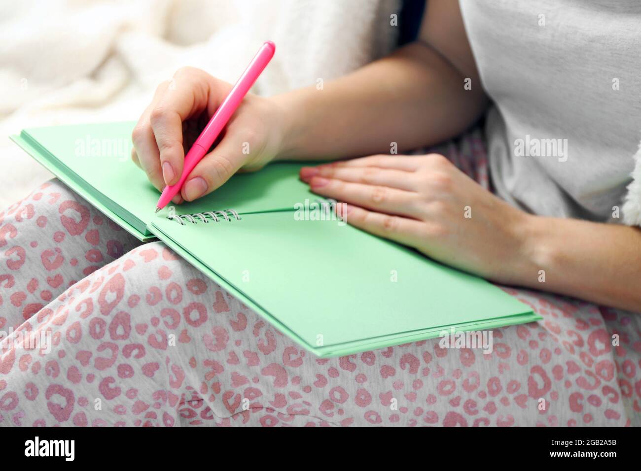 Woman diary bed night hi-res stock photography and images - Alamy