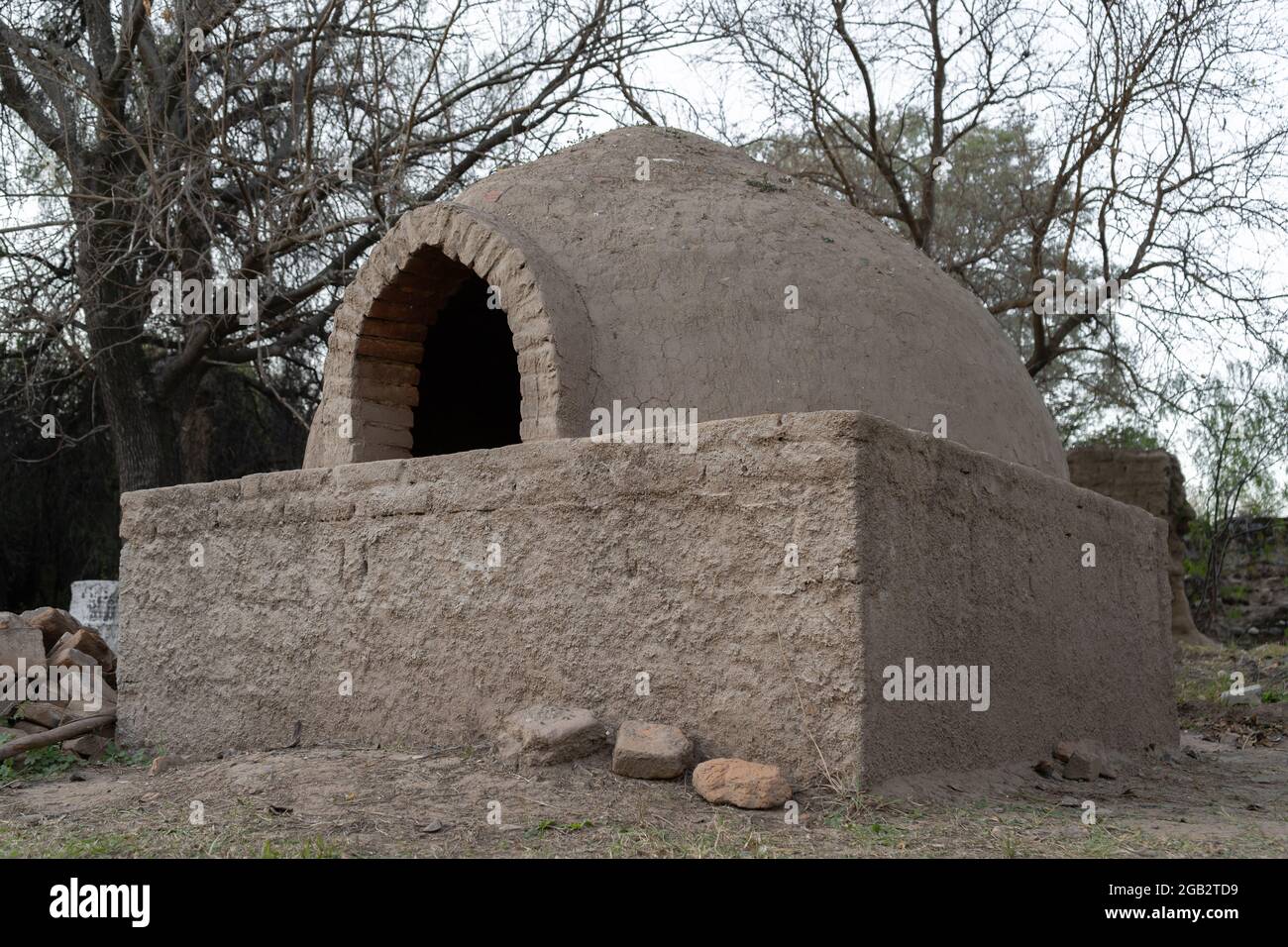 Clay oven hi-res stock photography and images - Alamy