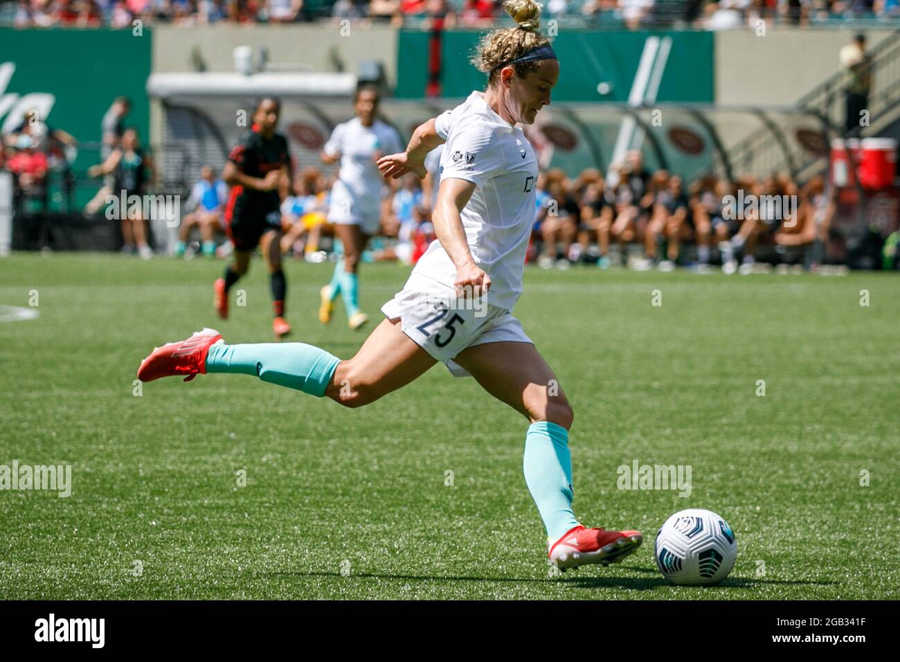 Kansas' Kristen Hamilton lines up a kick, as the Portland Thorns ...