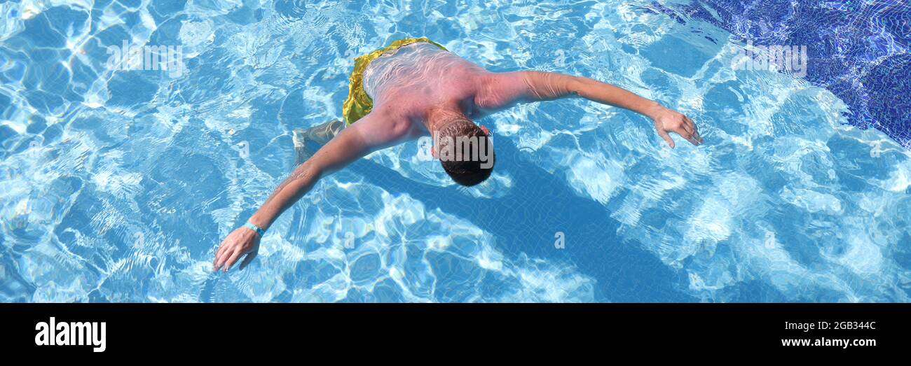 Top view dive swimming pool hi-res stock photography and images - Alamy