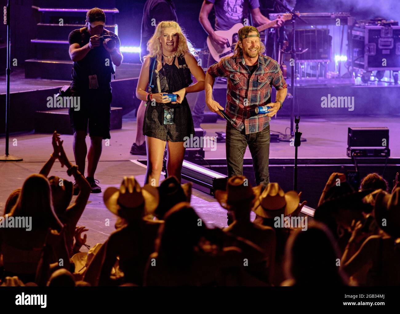 SInger Dierks Bentley headlines night two of the Watershed Music ...