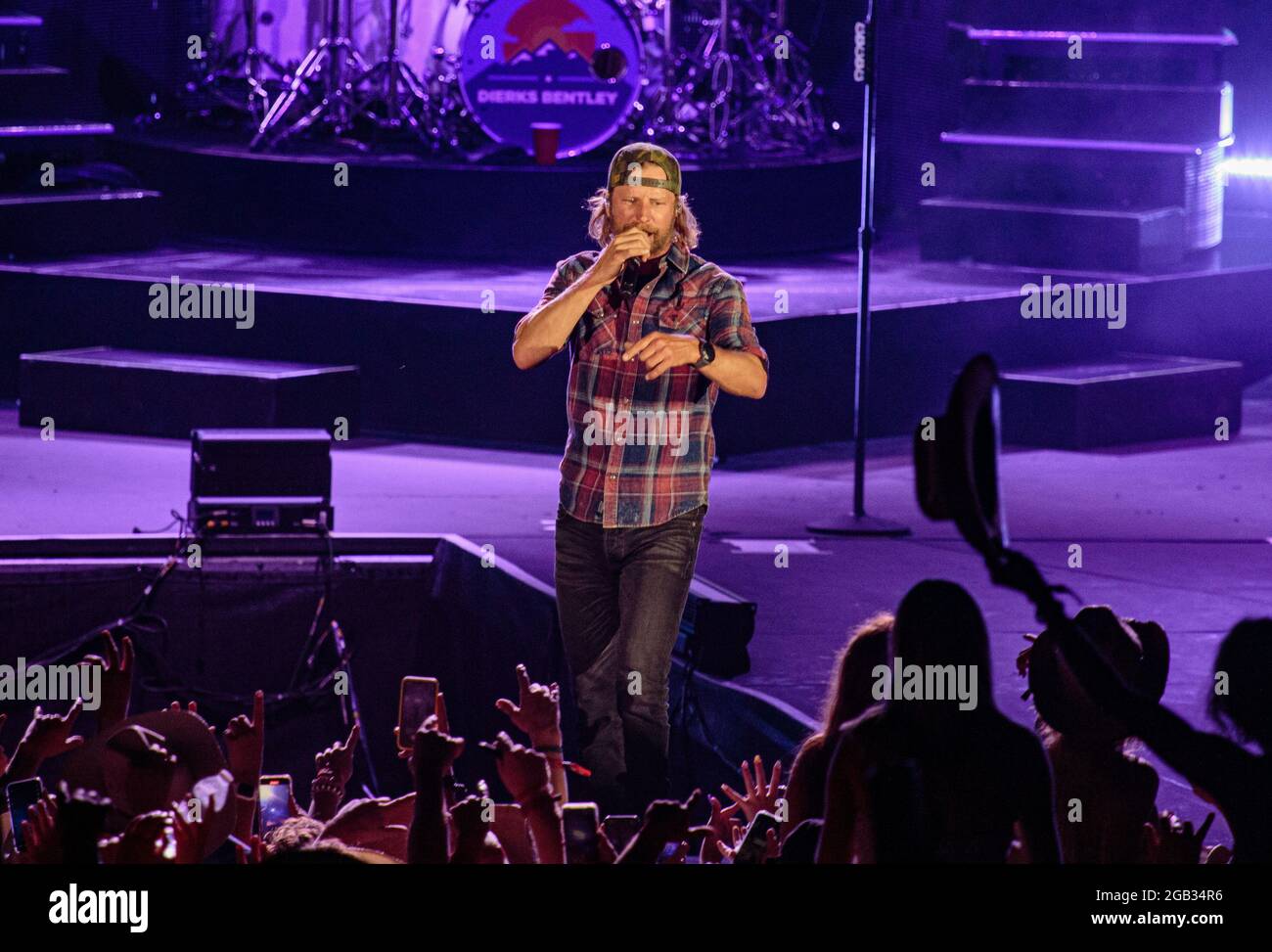 SInger Dierks Bentley headlines night two of the Watershed Music ...