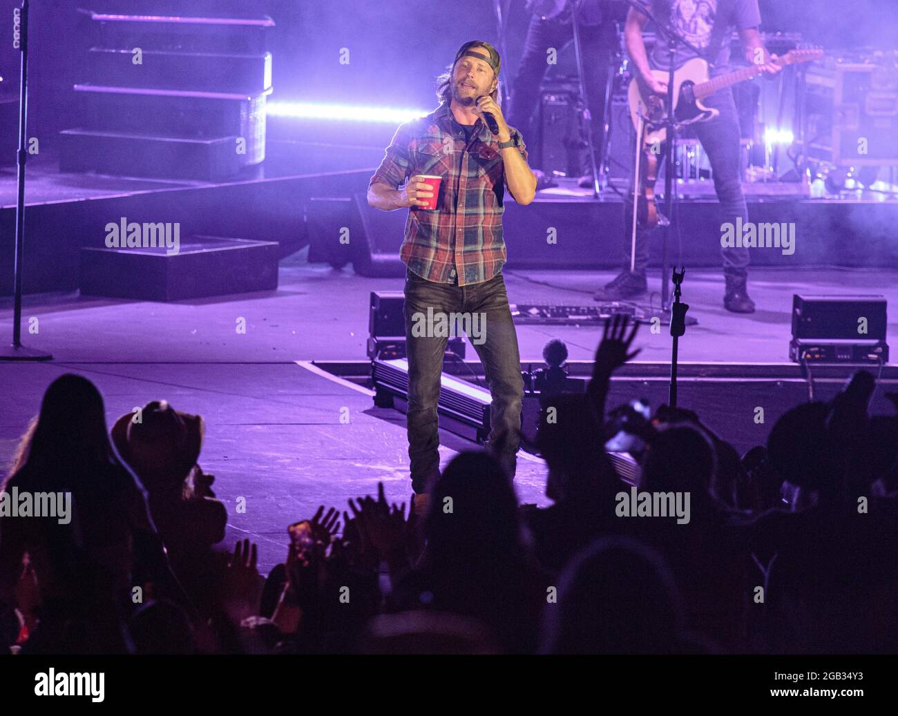 SInger Dierks Bentley headlines night two of the Watershed Music ...