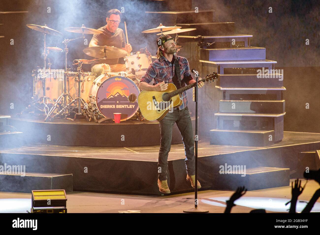 SInger Dierks Bentley headlines night two of the Watershed Music ...