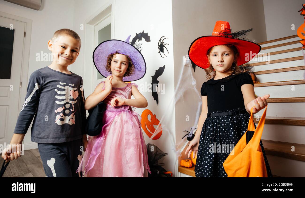 Kids in holiday costumes waiting for halloween treats Stock Photo - Alamy
