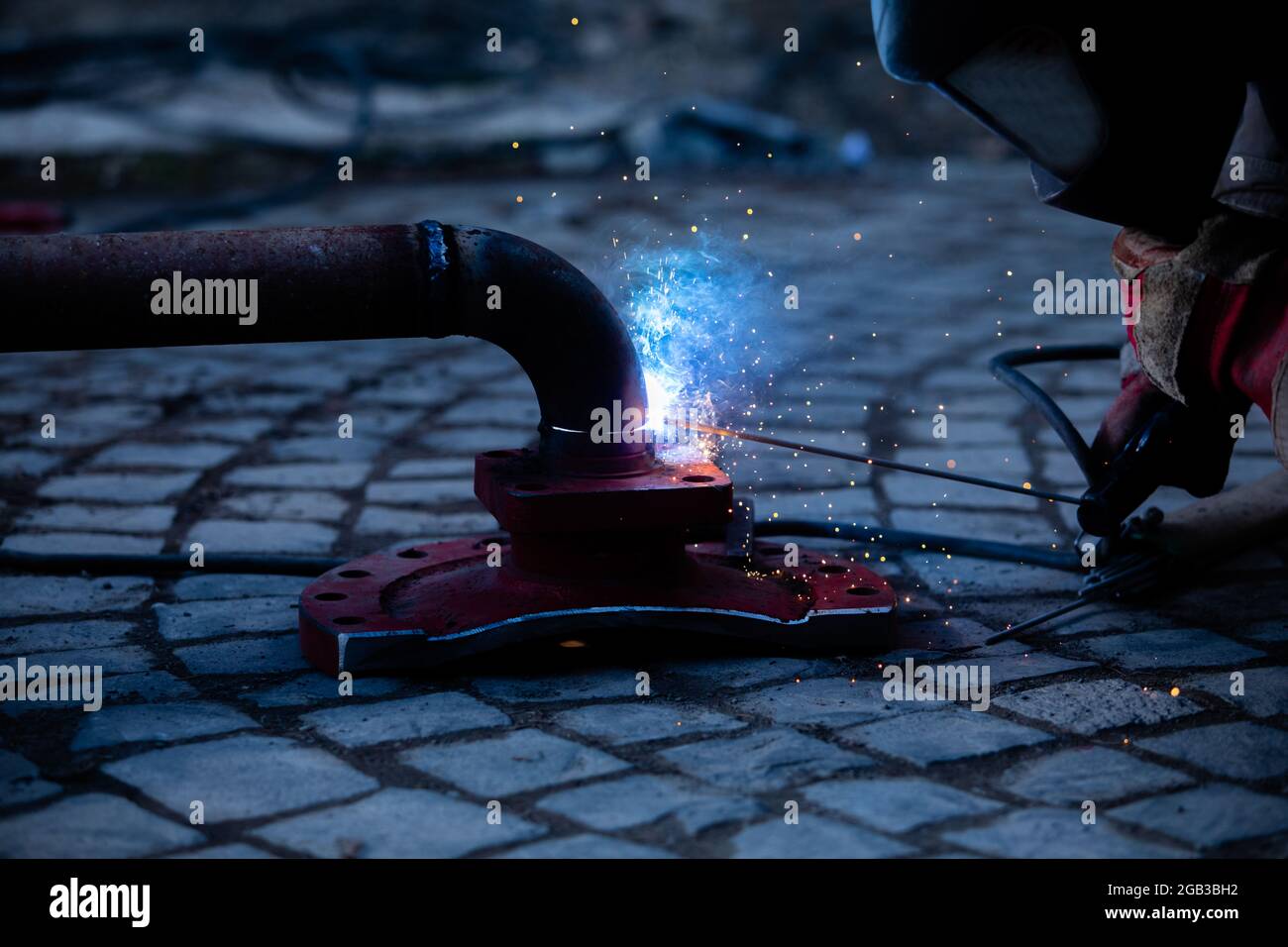 The welder fastens the rusty pipes using a special tool Stock Photo - Alamy