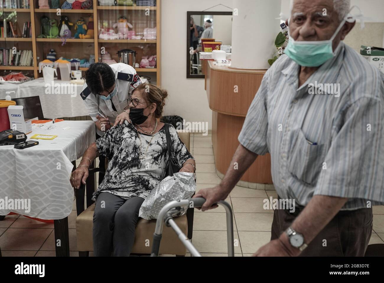 Jerusalem, Israel. 2nd Aug, 2021. Paramedics from Magen David Adom ...