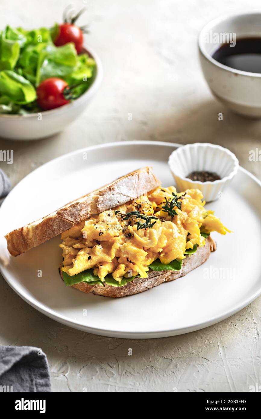 Scramble egg salad hi-res stock photography and images - Alamy
