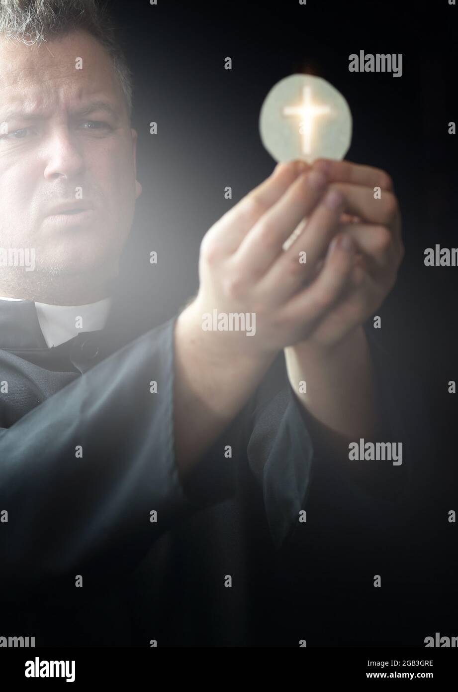 priest prays at the holy mass Stock Photo - Alamy