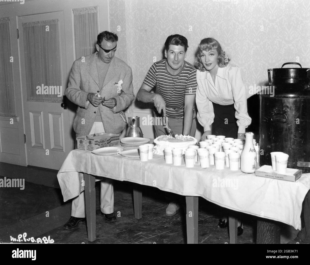 Director RAOUL WALSH and MARLENE DIETRICH on set candid celebrating ...
