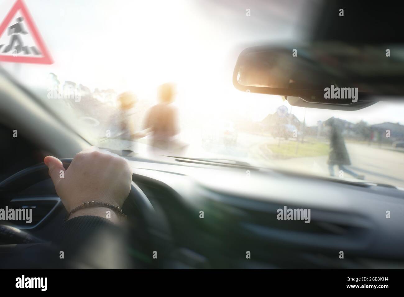 Car braking road pedestrian hi-res stock photography and images - Alamy