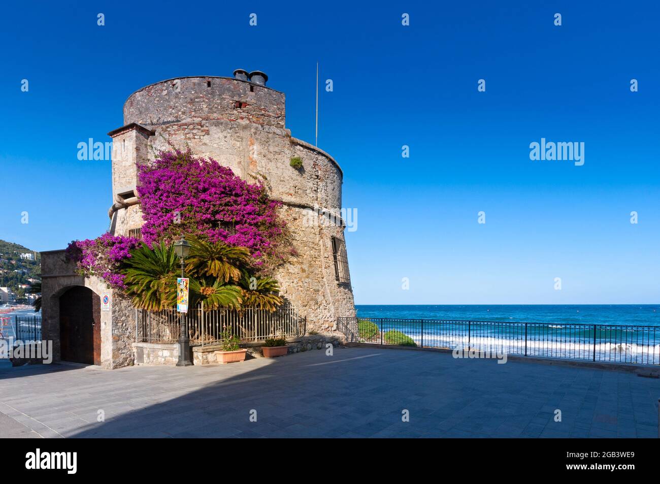 Saracen tower hi-res stock photography and images - Alamy