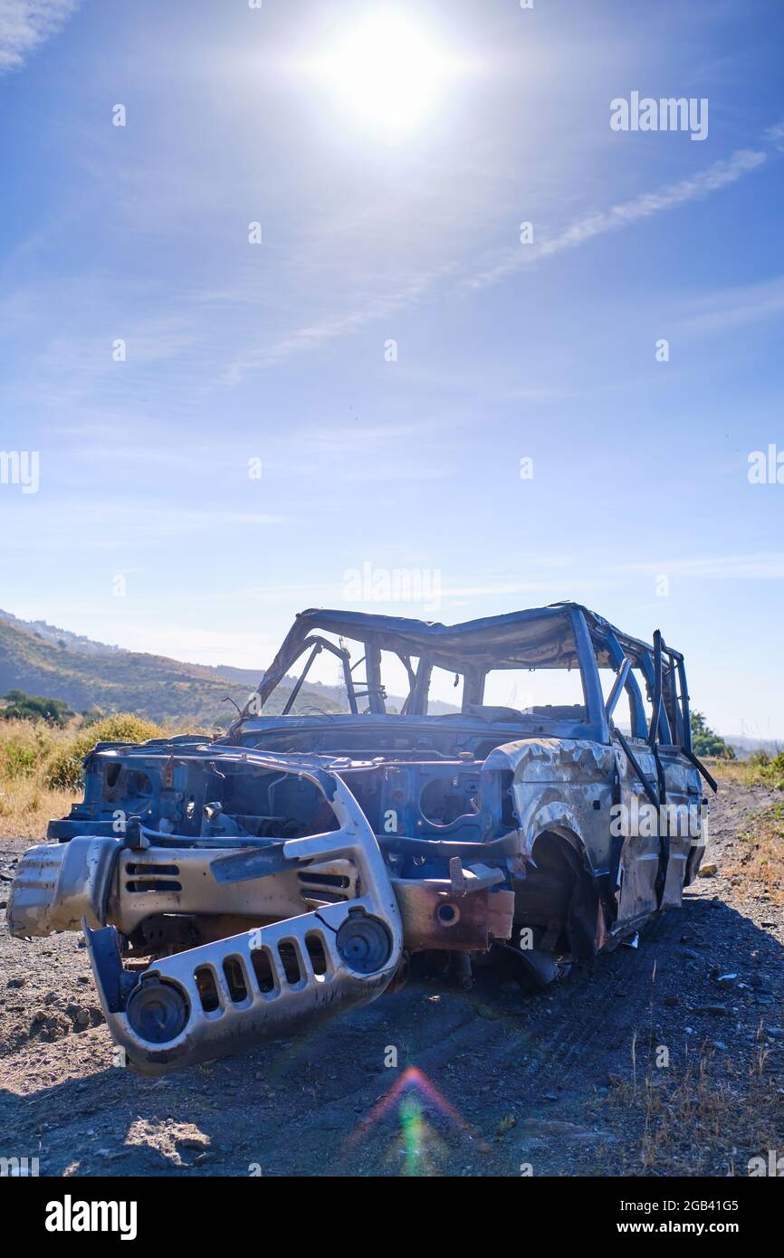Abandoned wreck car 4x4 hi-res stock photography and images - Alamy