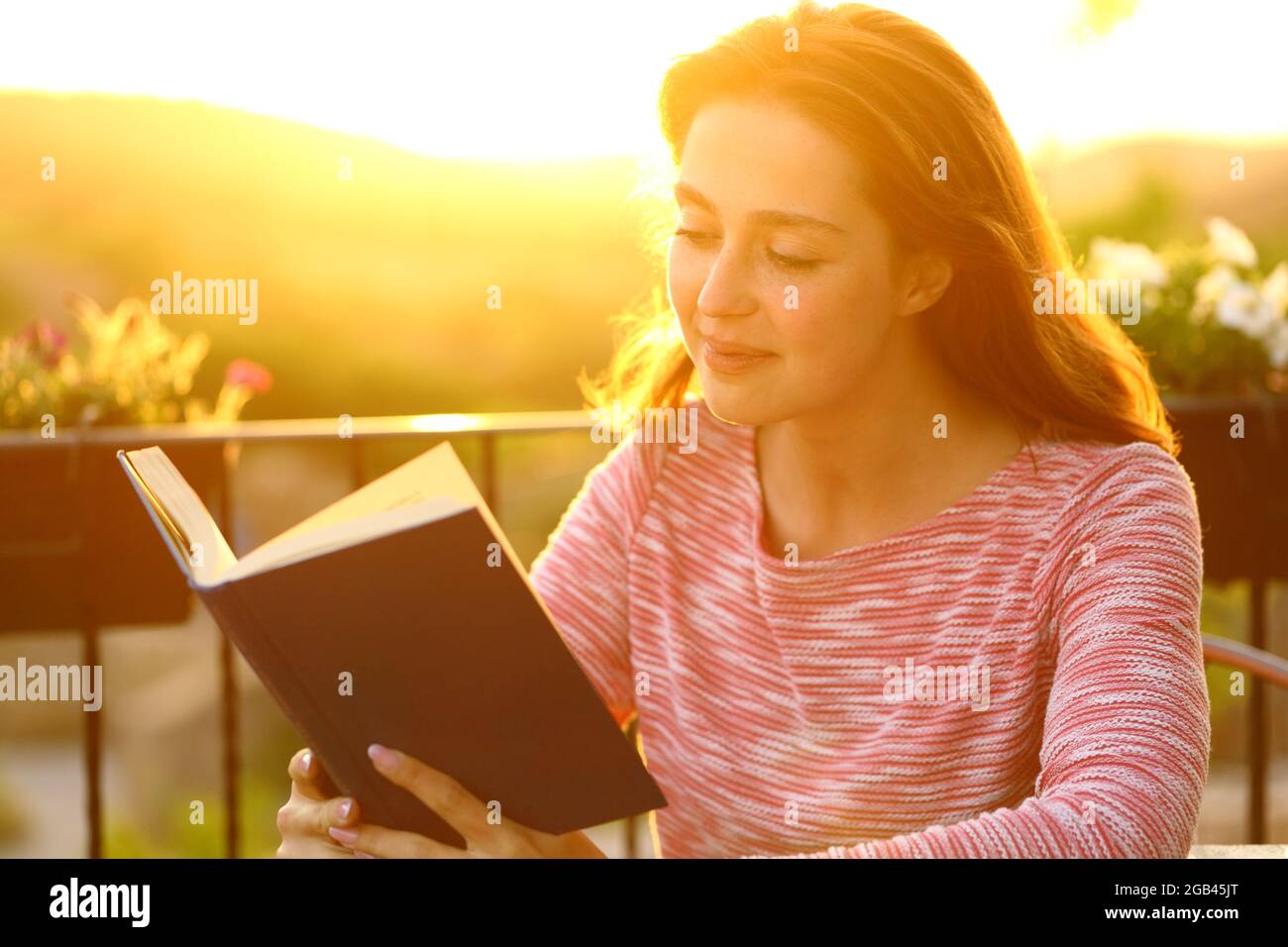 Sunrise for book cover hi-res stock photography and images - Alamy