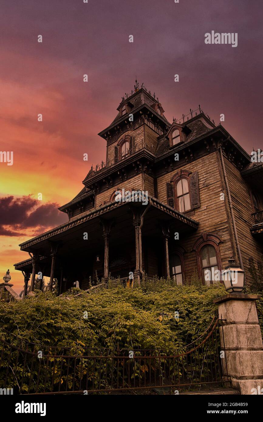 Horror atmosphere hi-res stock photography and images - Alamy