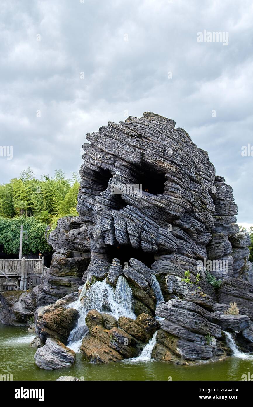Rock like human skull hi-res stock photography and images - Alamy