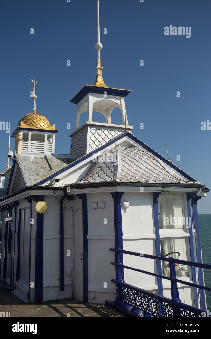 White and gold pier hi-res stock photography and images - Alamy