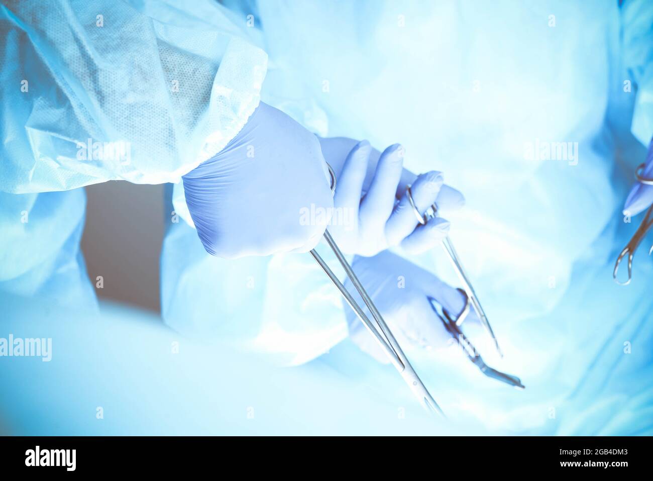 Close up of a surgeons hands hi-res stock photography and images - Alamy