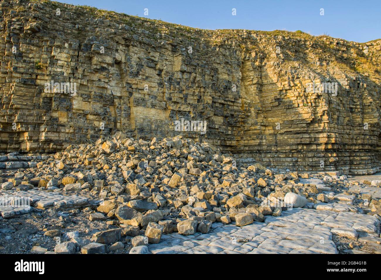 Cliff collapse hi-res stock photography and images - Alamy