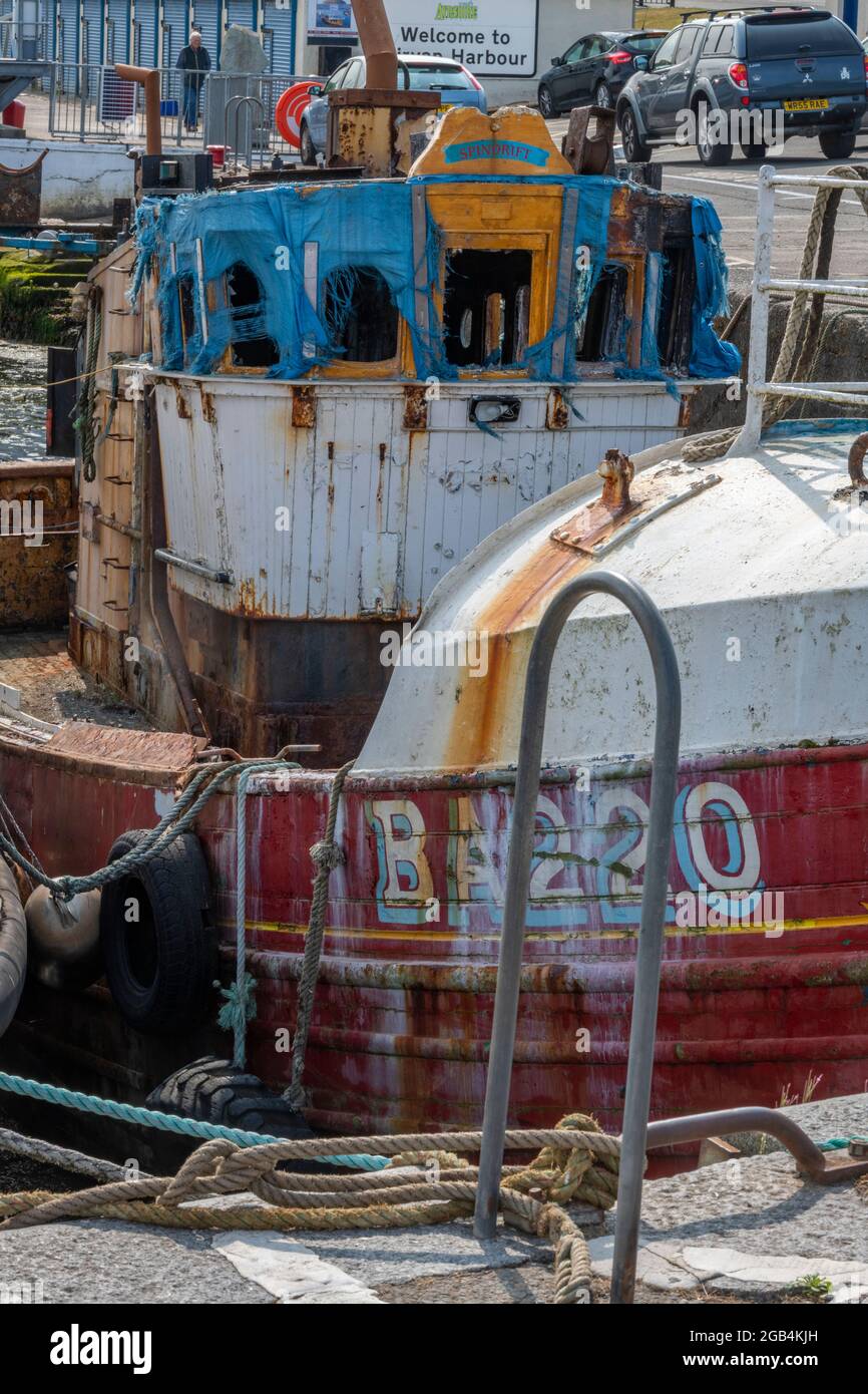 old rusty trawlers in Girvan harbour, derelict fishing boats ...