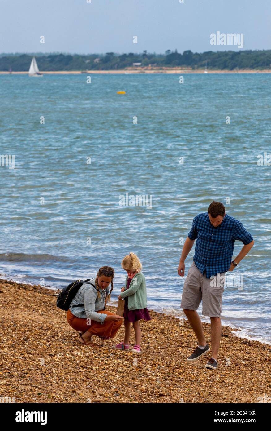 Family families summer time beach hi-res stock photography and images ...