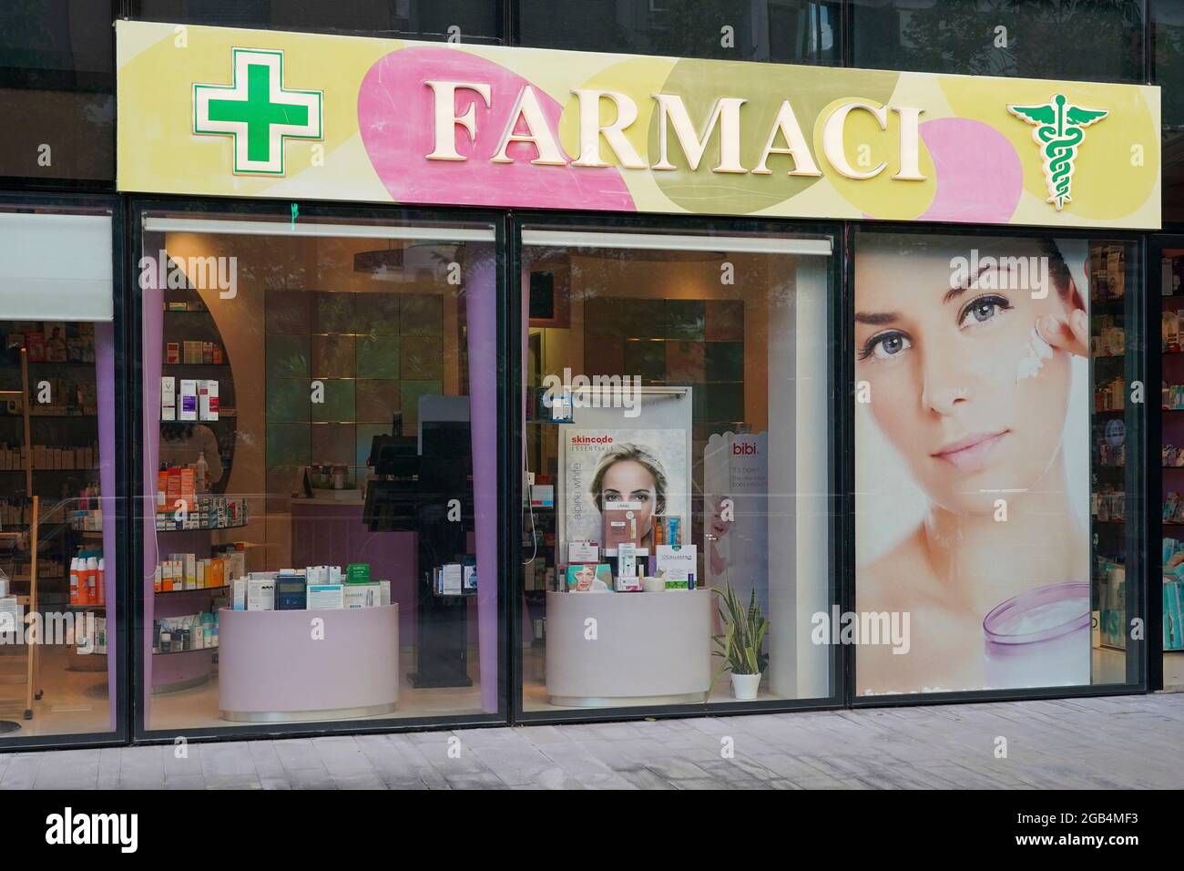 Tirana, Albanien. 14th June, 2021. A pharmacy (farmaci) in Tirana ...