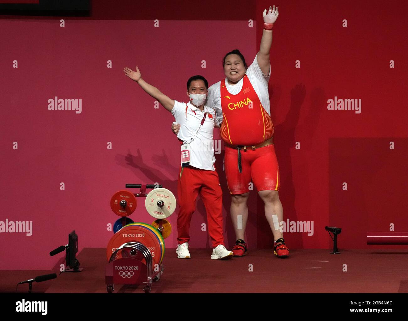 China's Wenwen Li celebrates gold in the Women's +87kg Group A ...